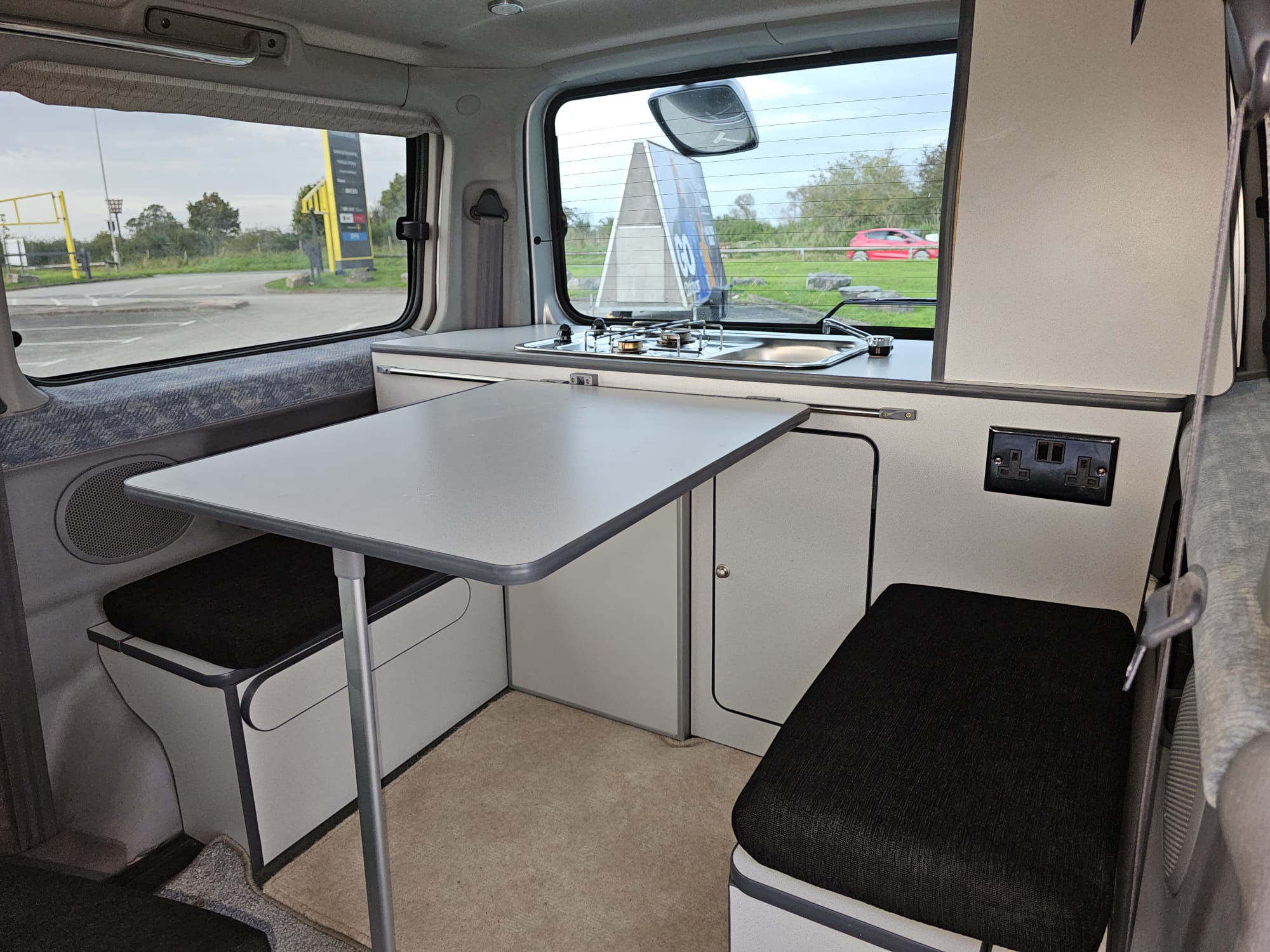 Mazda Bongo 2.5 V6 CAMPER VAN - Mazda Bongo Auto Centre