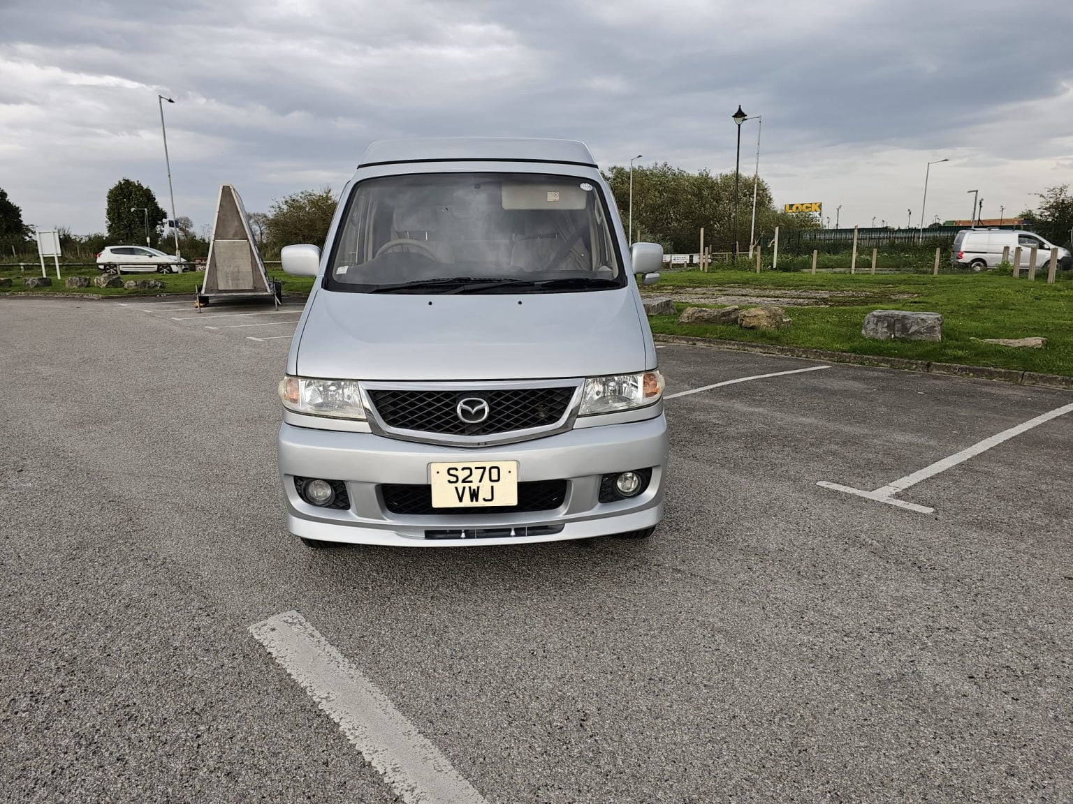 Mazda Bongo 2.5 V6 CAMPER VAN - Mazda Bongo Auto Centre