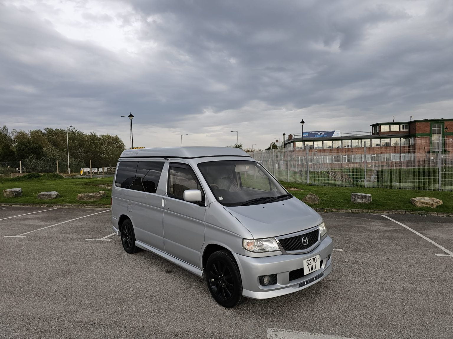 Mazda Bongo 2.5 V6 CAMPER VAN - Mazda Bongo Auto Centre