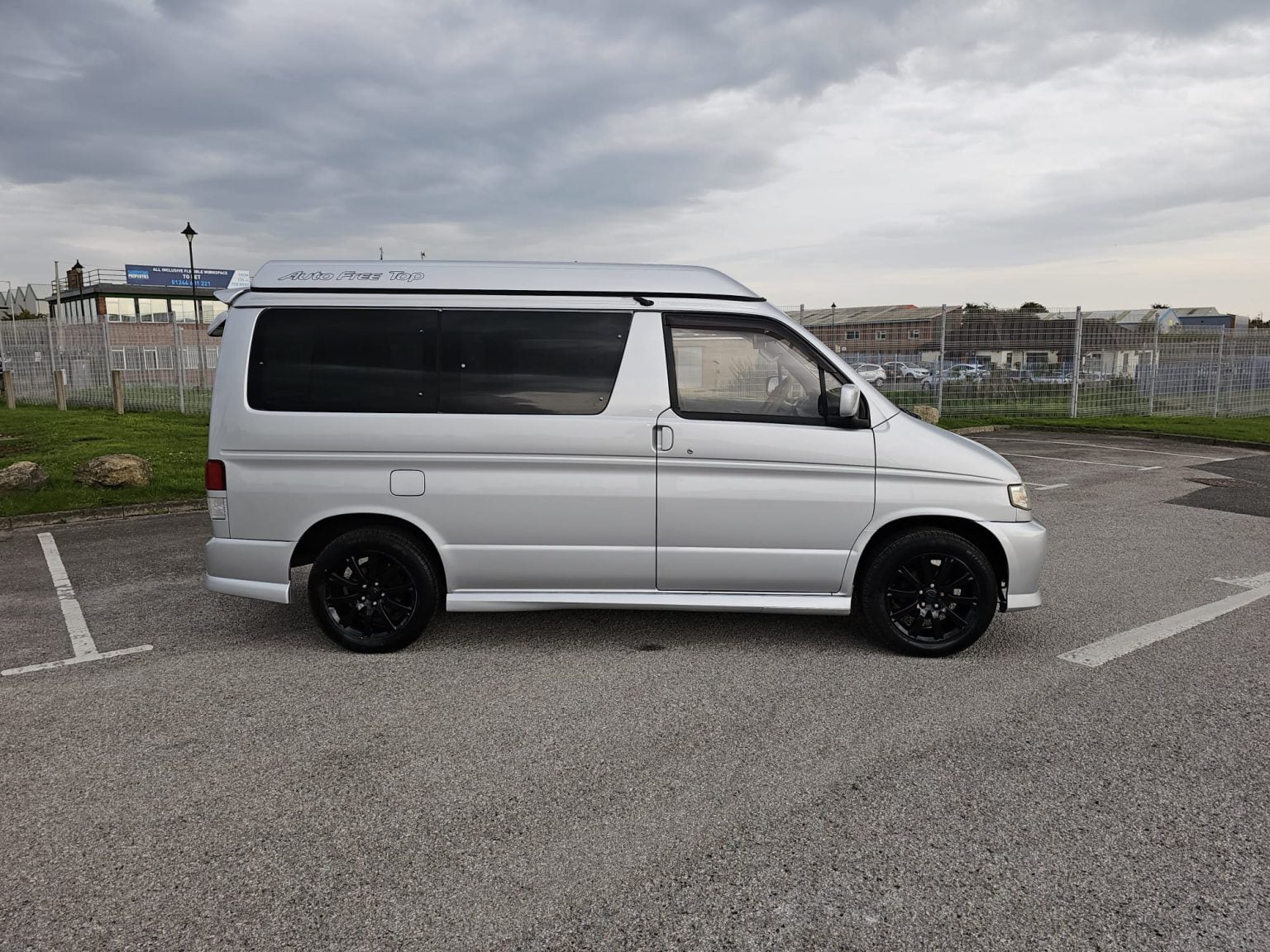 Mazda Bongo 2.5 V6 CAMPER VAN - Mazda Bongo Auto Centre
